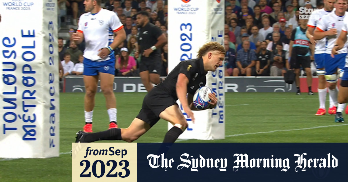 Video: Epic no-look pass sets up All Blacks try